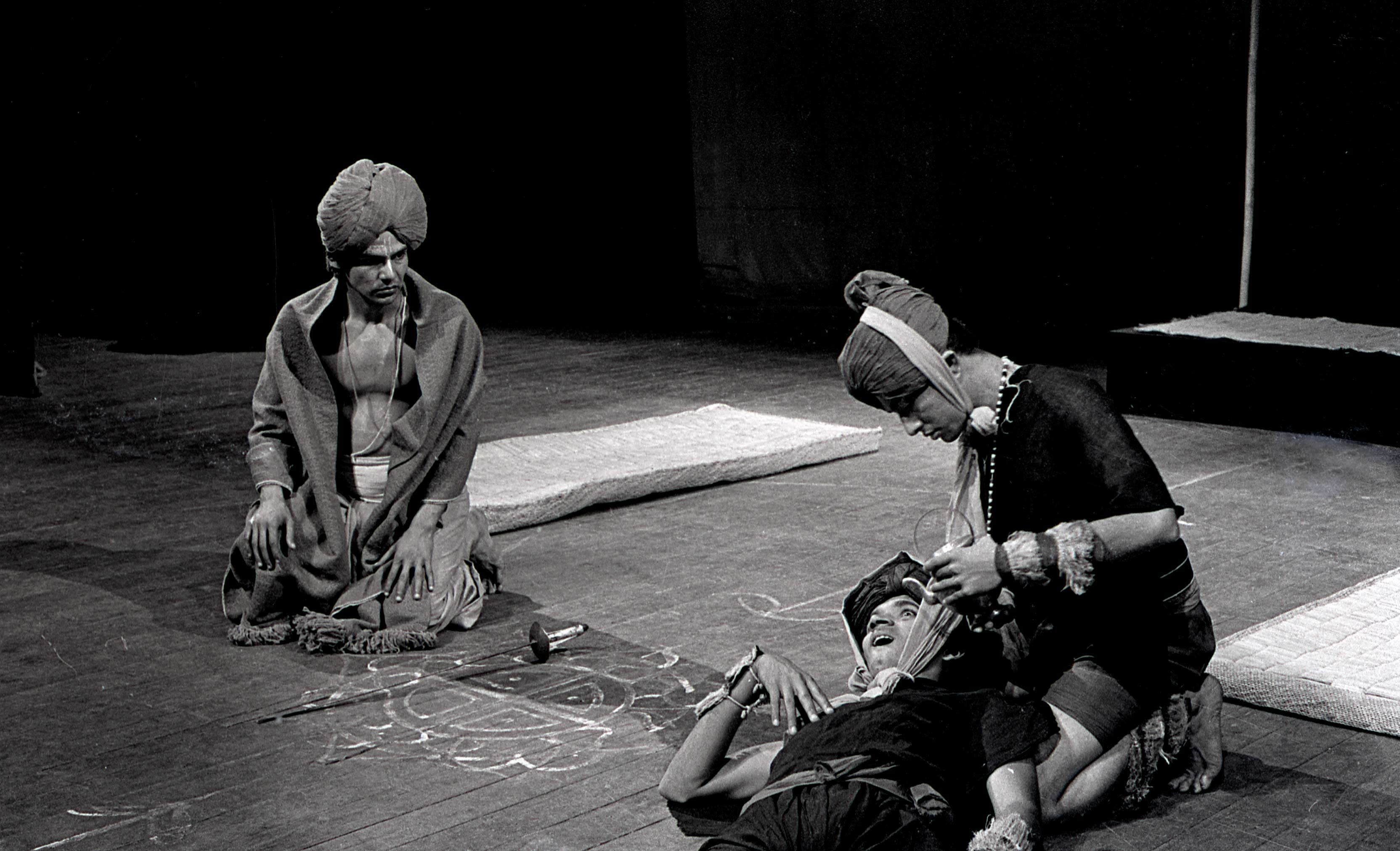 Andha Yug by Ratan Thiyam | Sahapedia