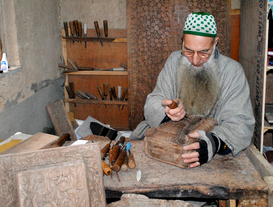 Kashmiri Walnut Wood Carving: An Image Gallery | Sahapedia