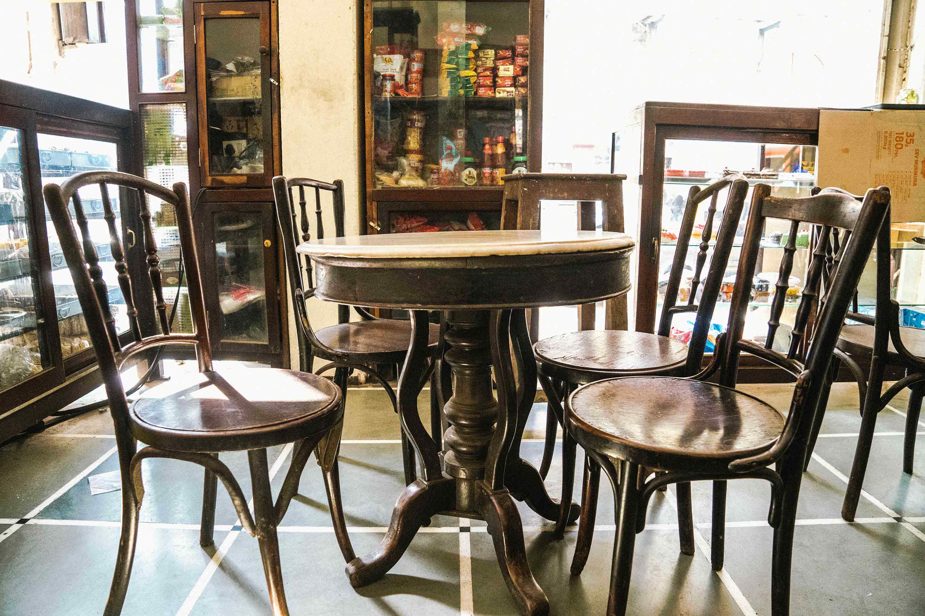 Maska Bun and Migration: Irani Cafes of Bombay | Sahapedia