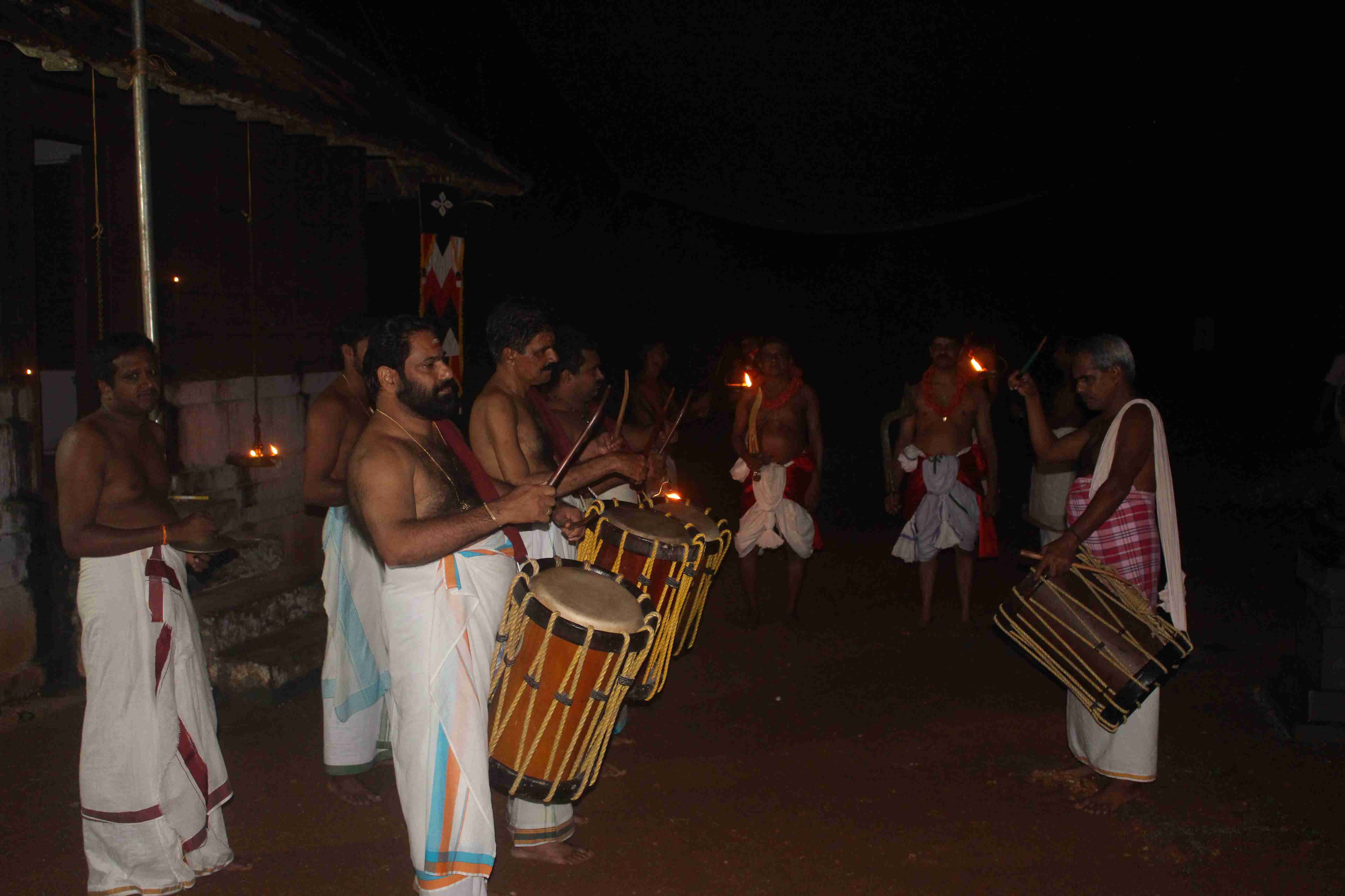 Kalamezhuthu Pattu: Rituals and Performance | Sahapedia