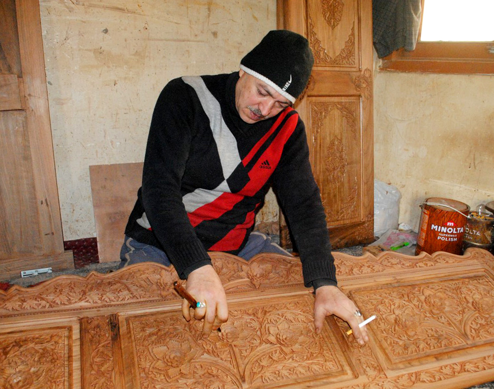 Kashmiri Walnut Wood Carving: An Image Gallery | Sahapedia