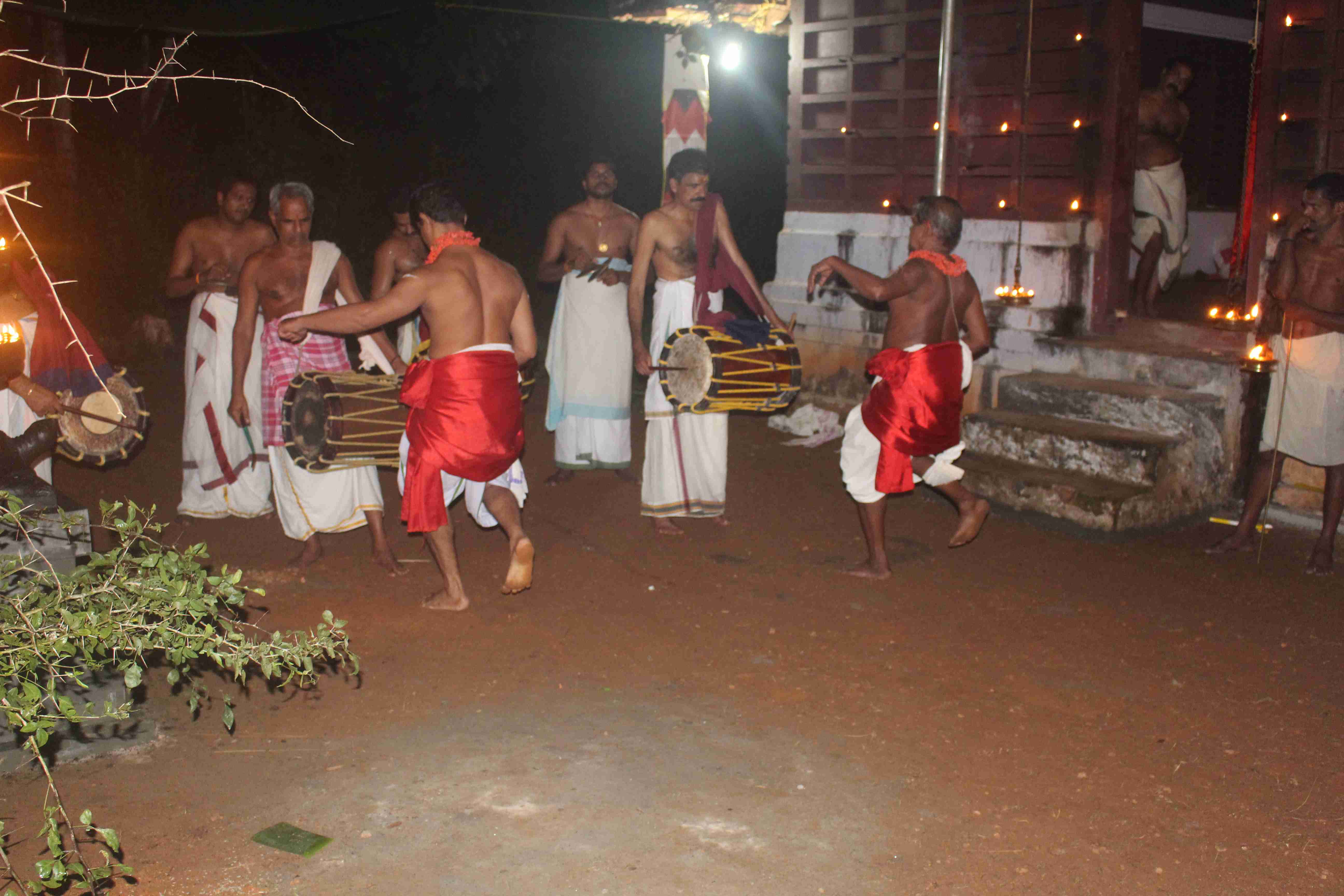 Kalamezhuthu Pattu: Rituals and Performance | Sahapedia