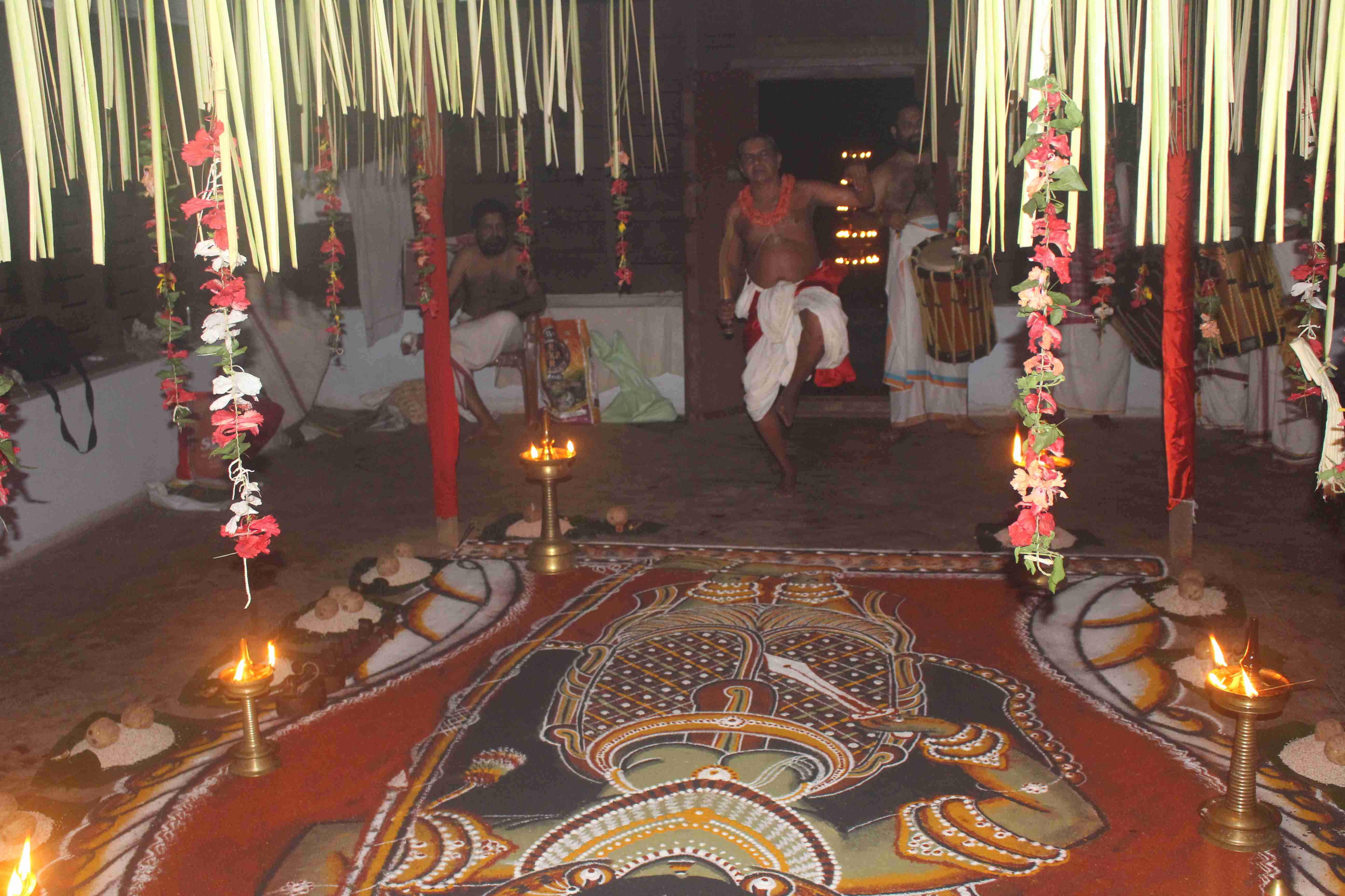 Kalamezhuthu Pattu: Rituals and Performance | Sahapedia