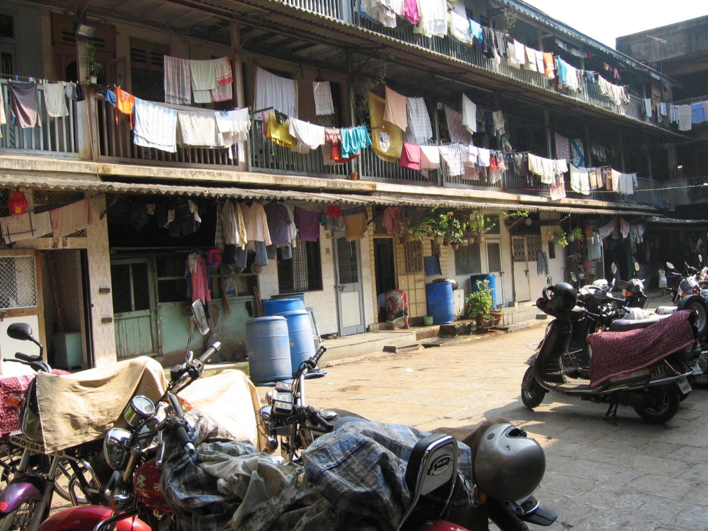 Visual Tour through the Mumbai Chawls | Sahapedia