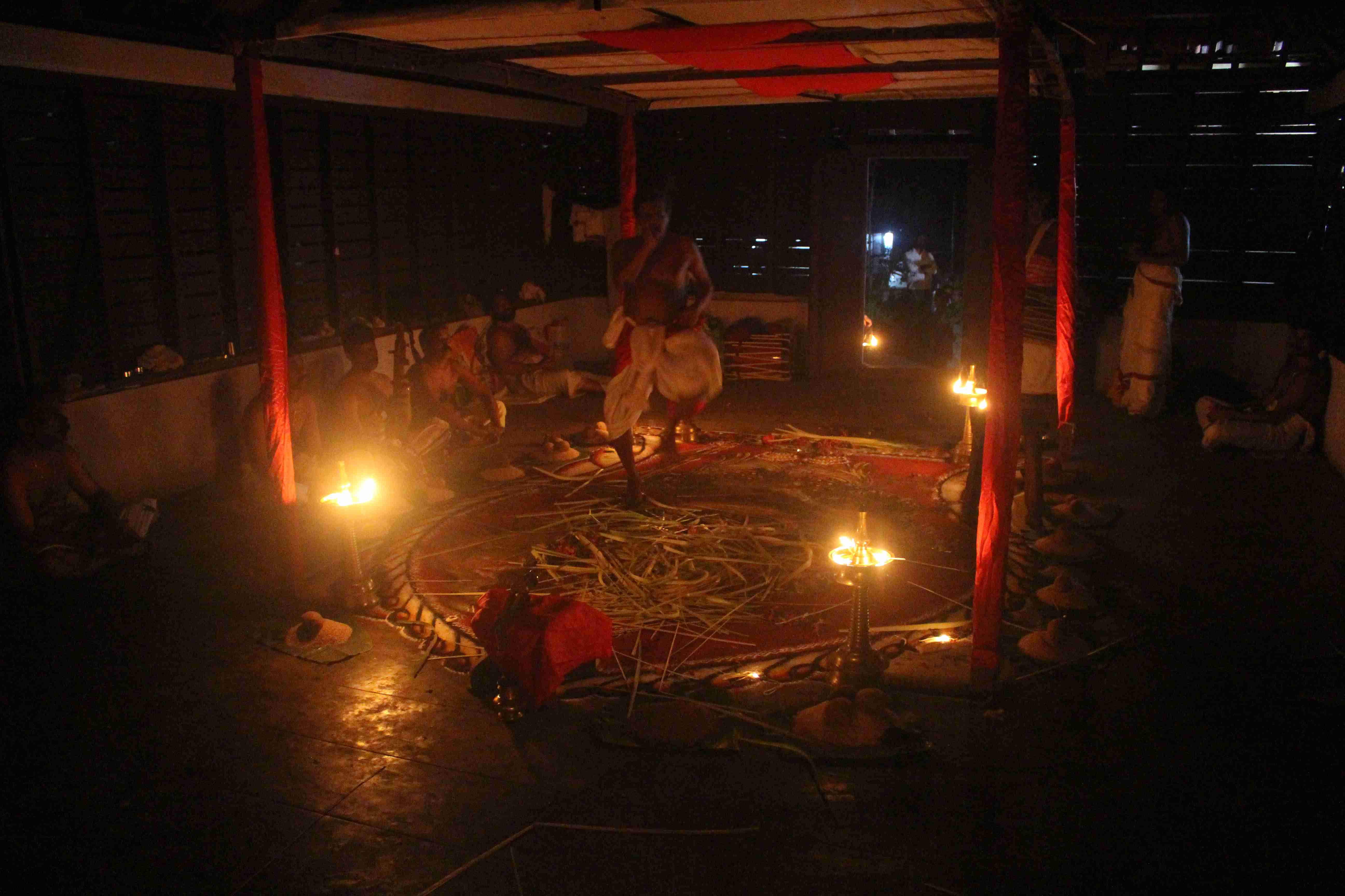 Kalamezhuthu Pattu: Rituals and Performance | Sahapedia