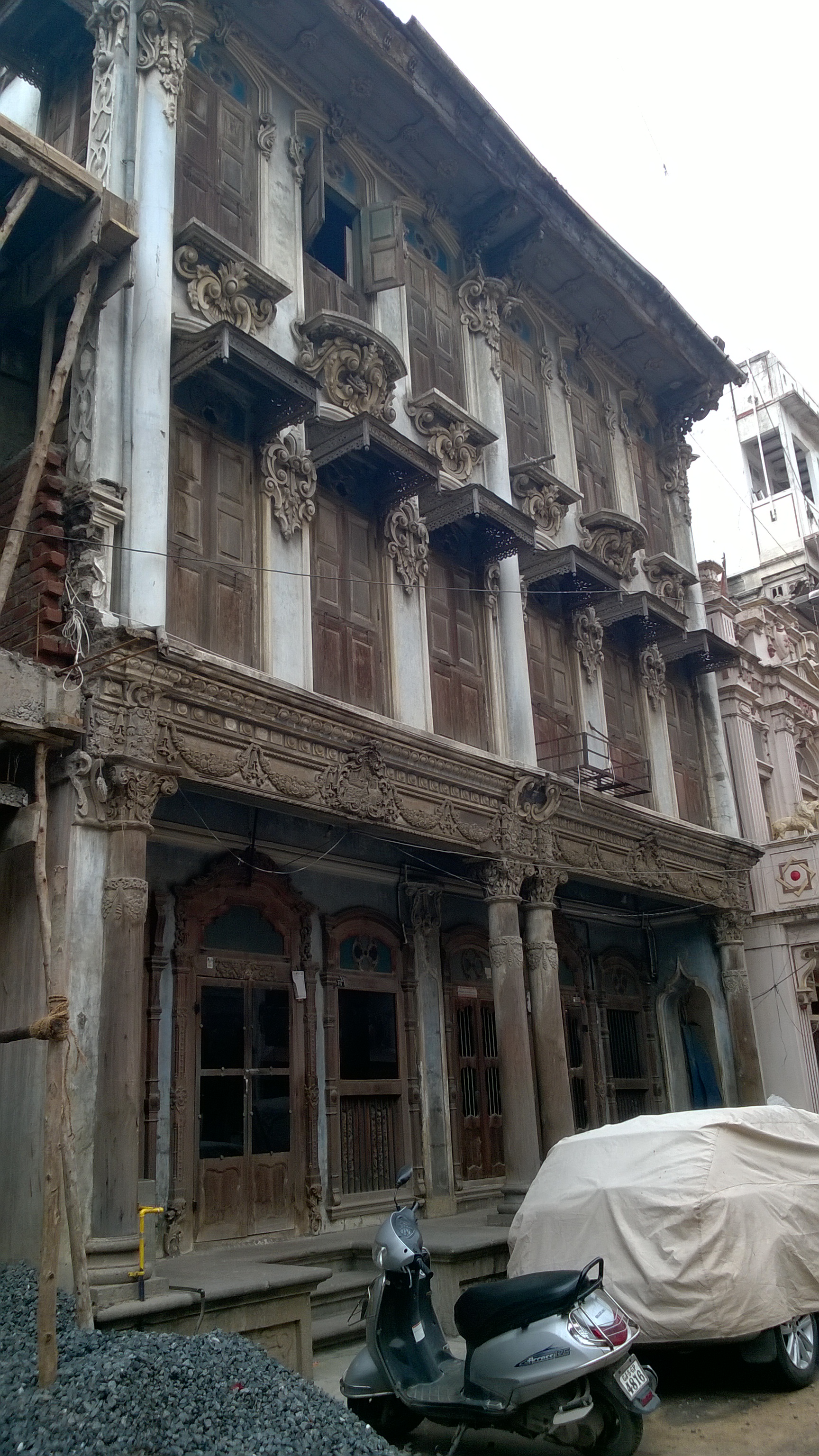 The Architecture of Houses in the Motichhipwad Locality, Old Surat ...