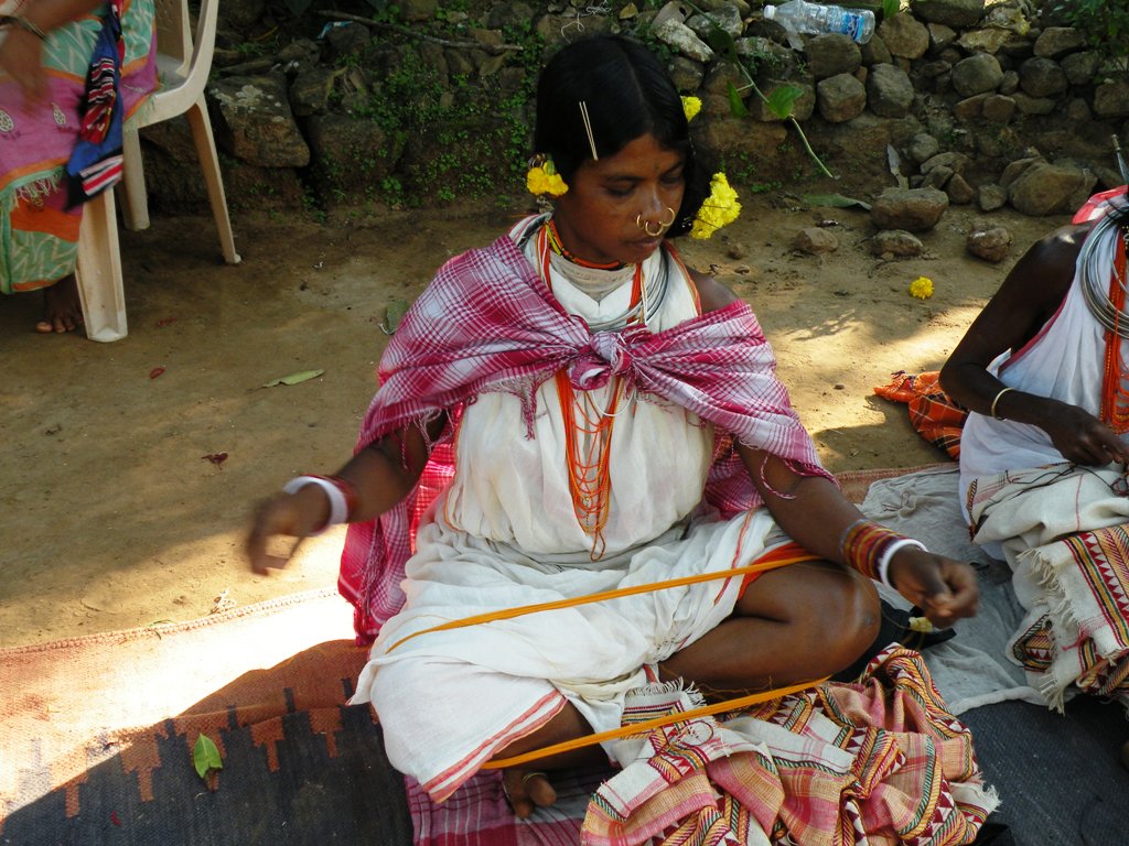 Kapdagondas: Embroidery and Work | Sahapedia