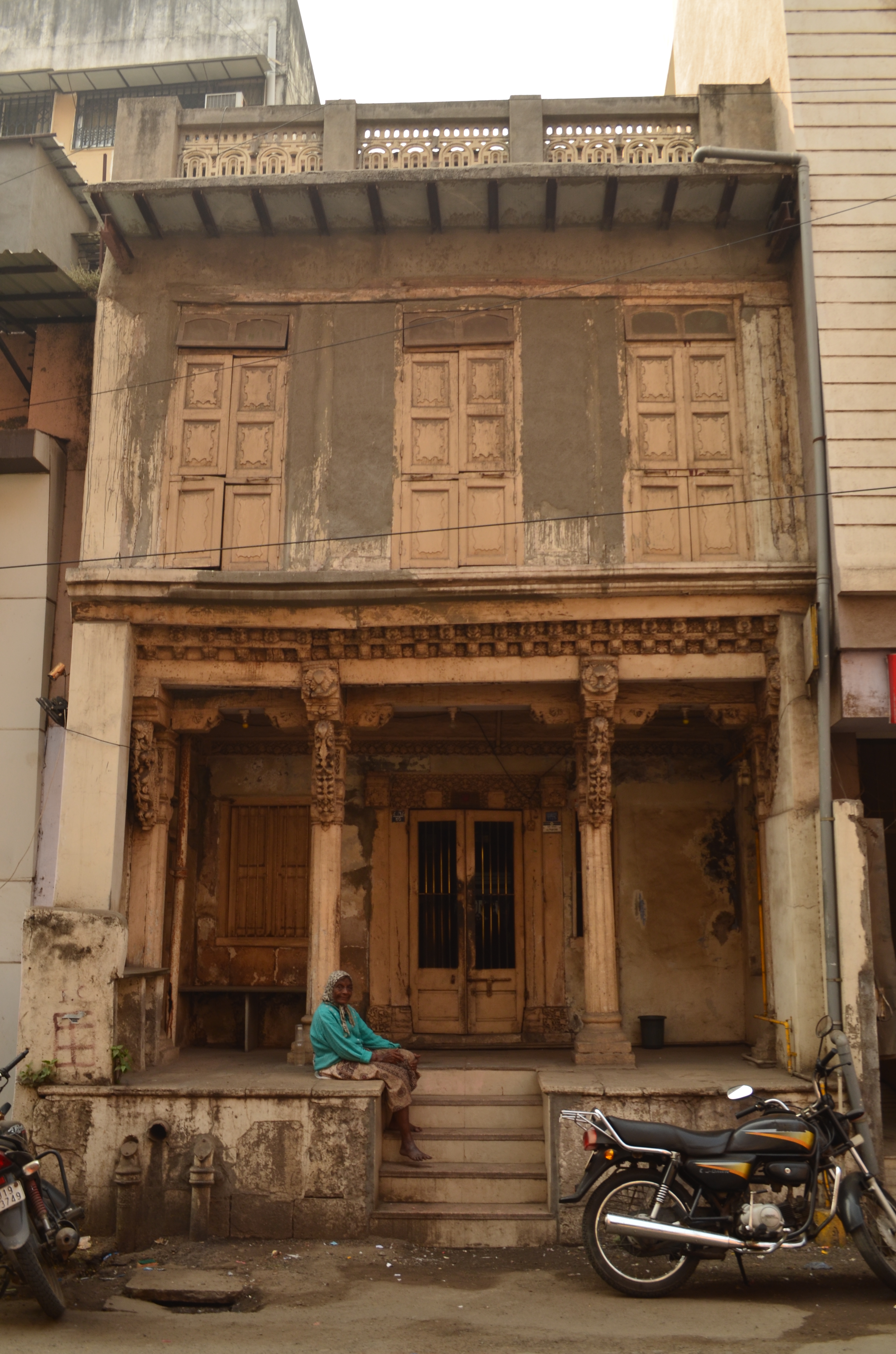 The Architecture of Houses in Deputy no Khancho, Old Surat | Sahapedia