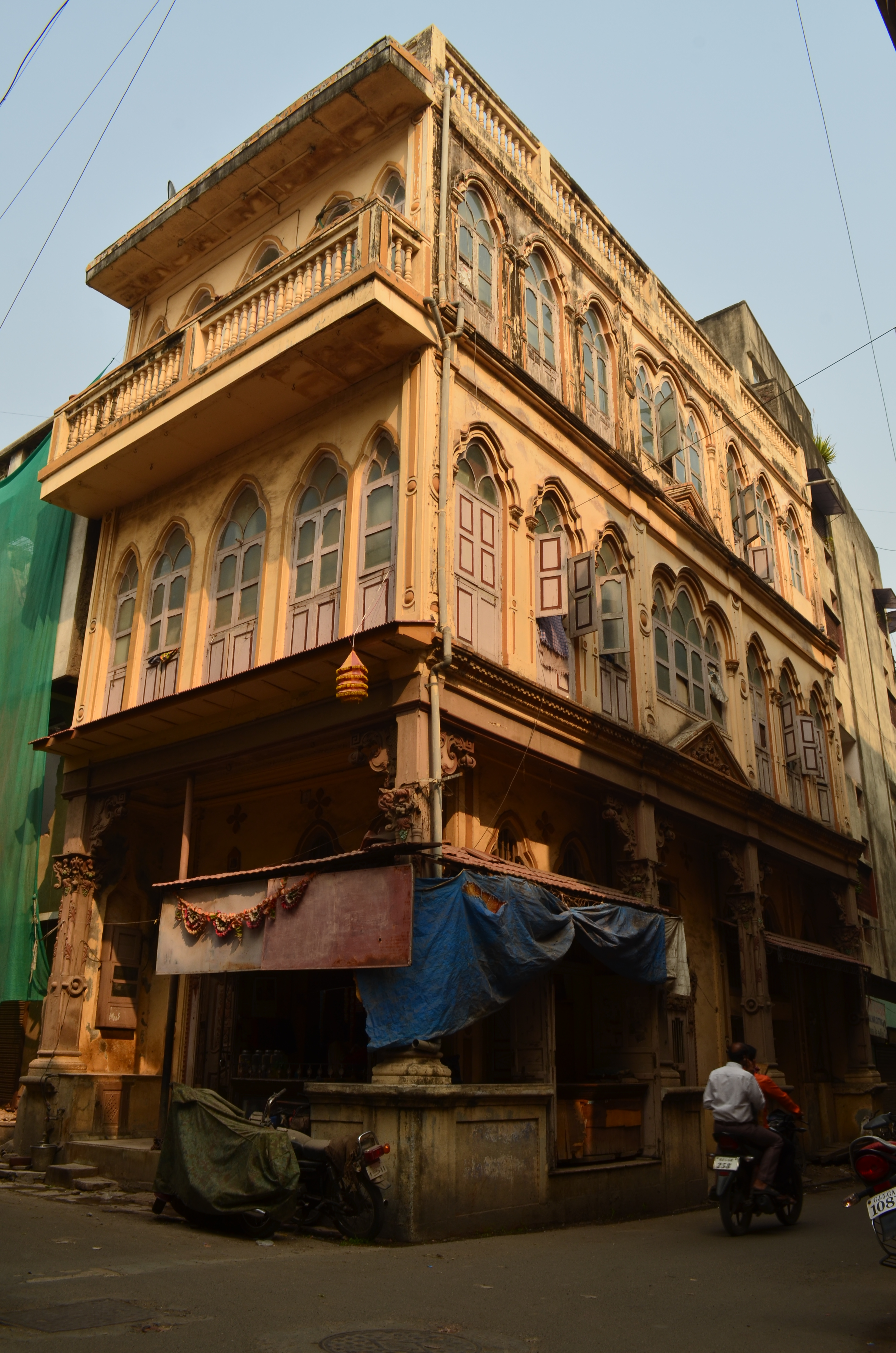 Nathdwara Paintings: Shrinathji Cult, Haveli Traditions and Bazaars ...