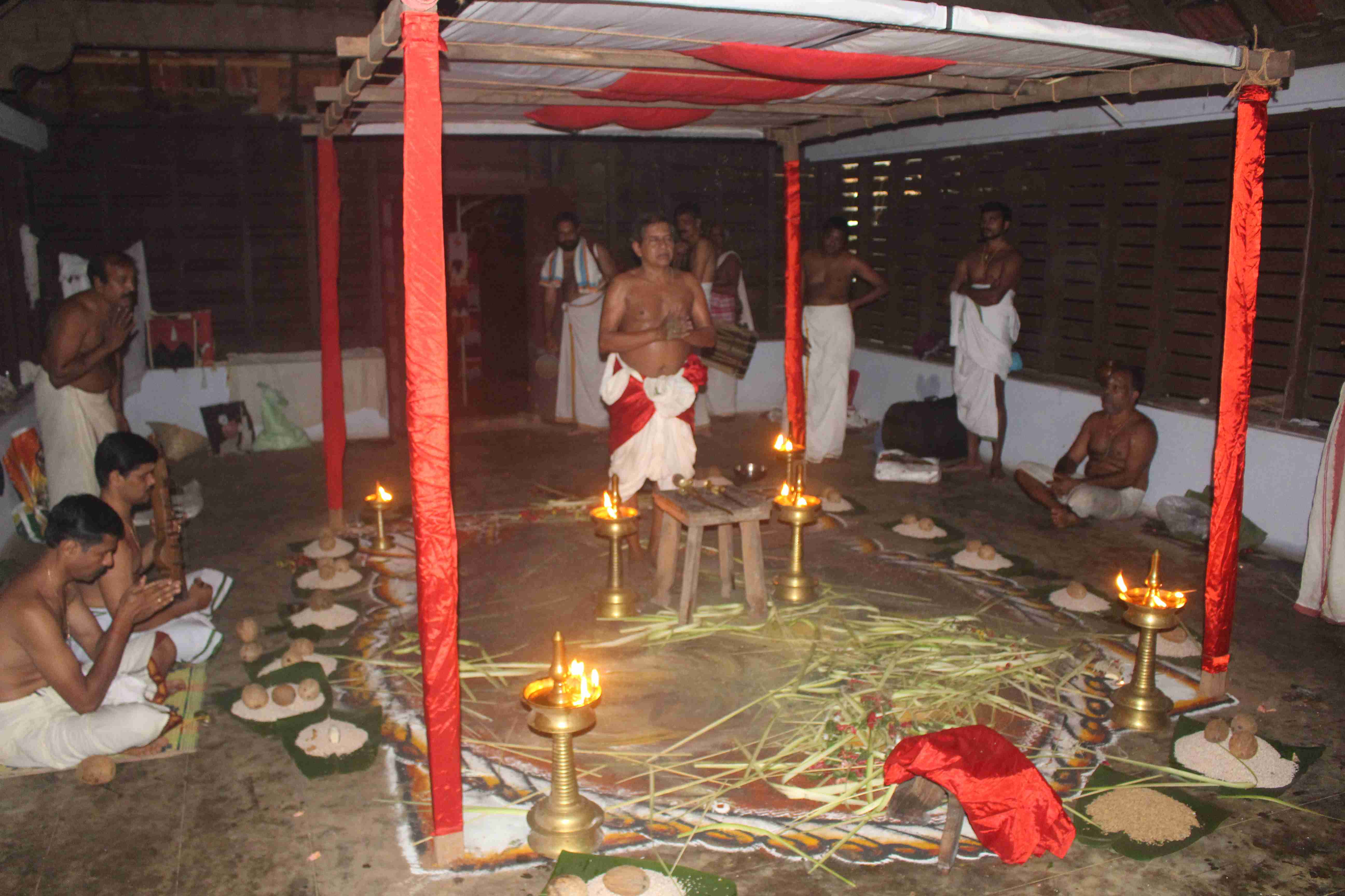 Kalamezhuthu Pattu: Rituals and Performance | Sahapedia