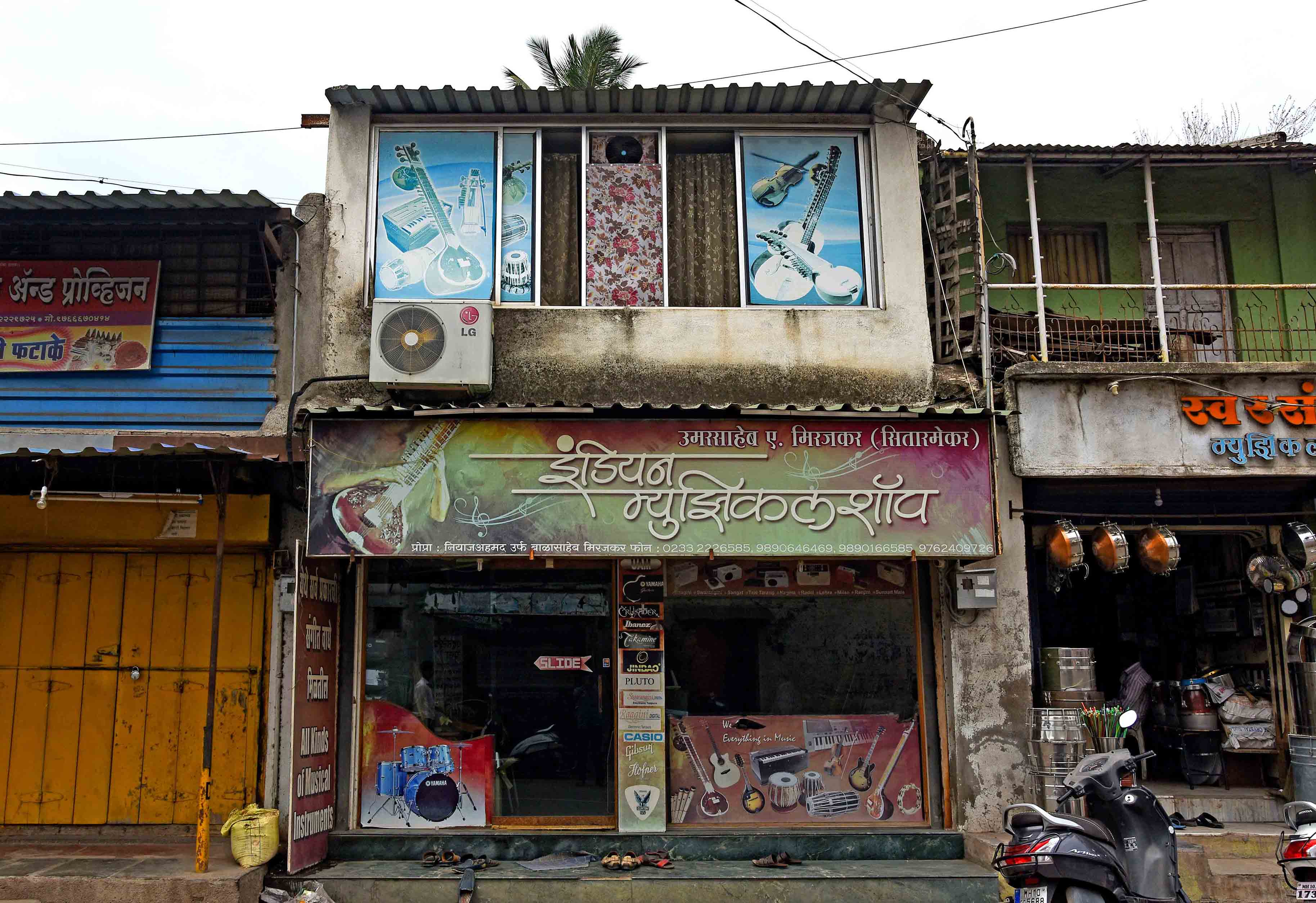 String Masters: Sitarmakers of Miraj | Sahapedia