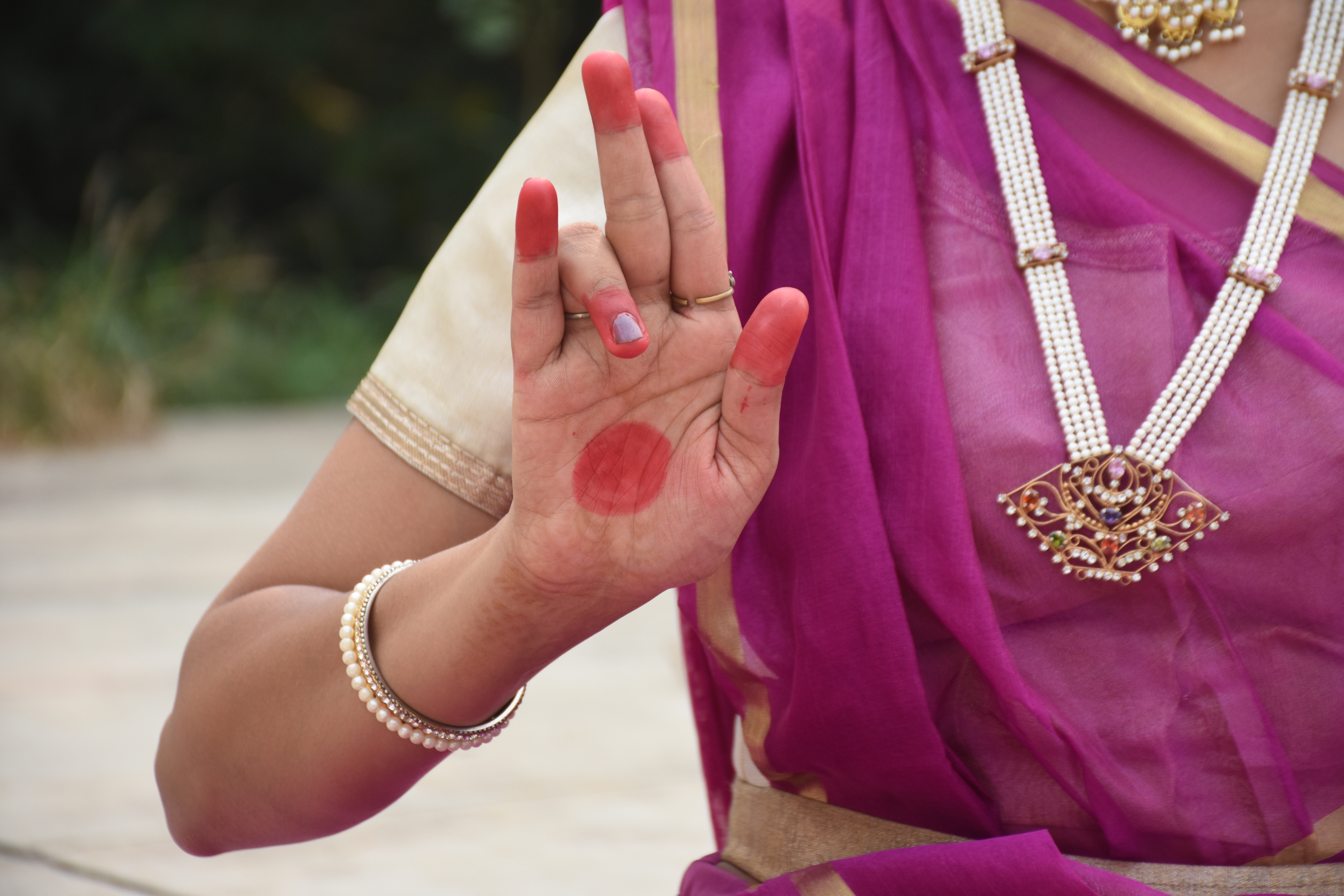 Kathak: Postures, Costumes and Mudras | Sahapedia