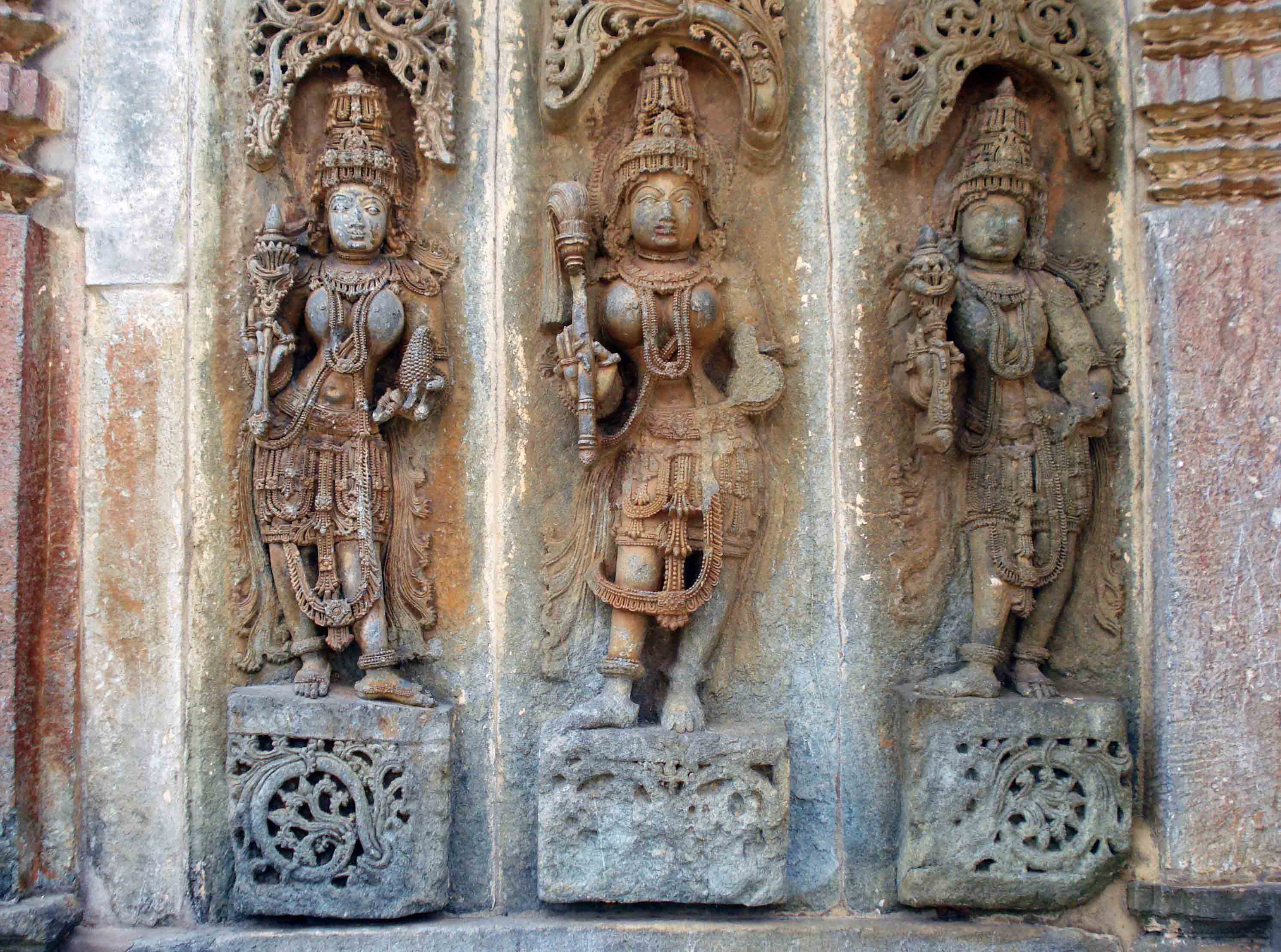 Ghungroos Worn by Temple Sculptures | Sahapedia