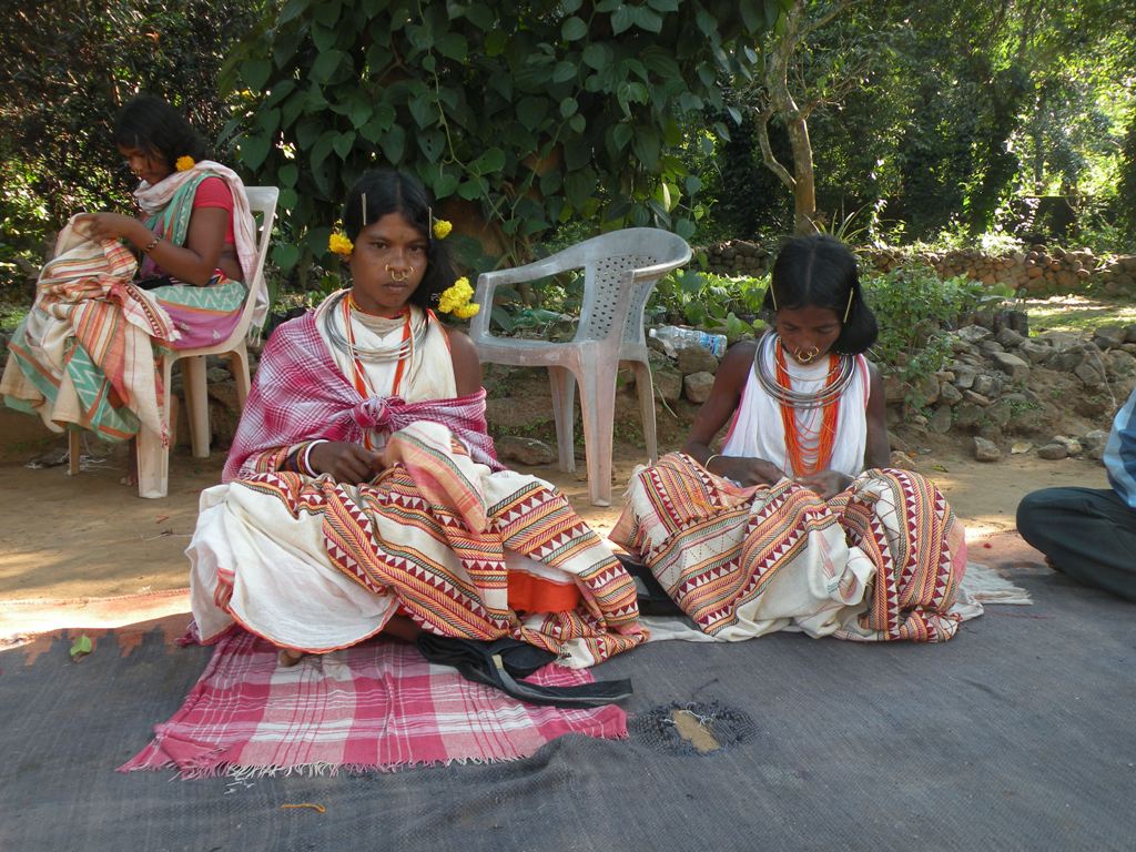 Kapdagondas: Embroidery and Work | Sahapedia