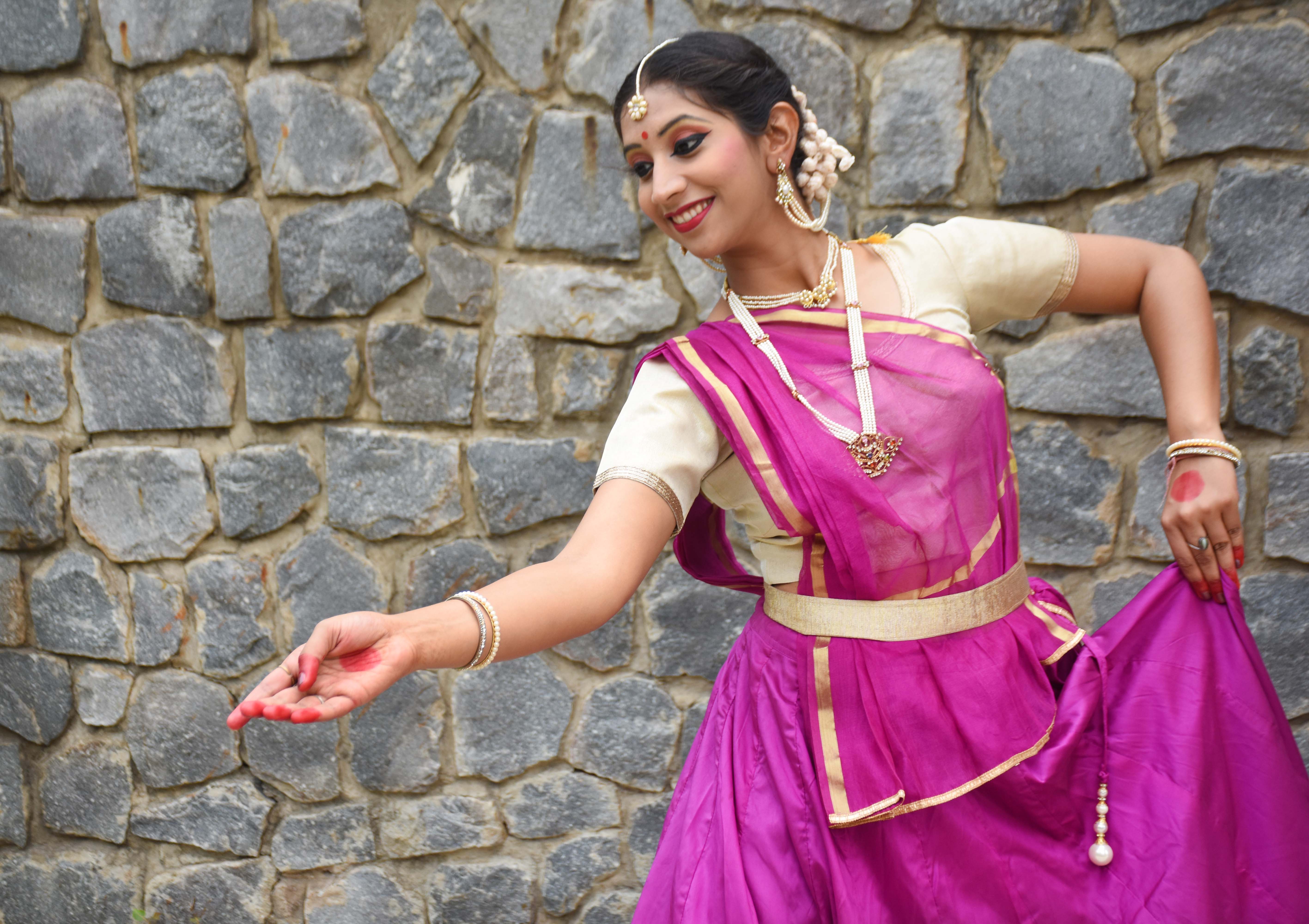 Kathak: Postures, Costumes and Mudras | Sahapedia
