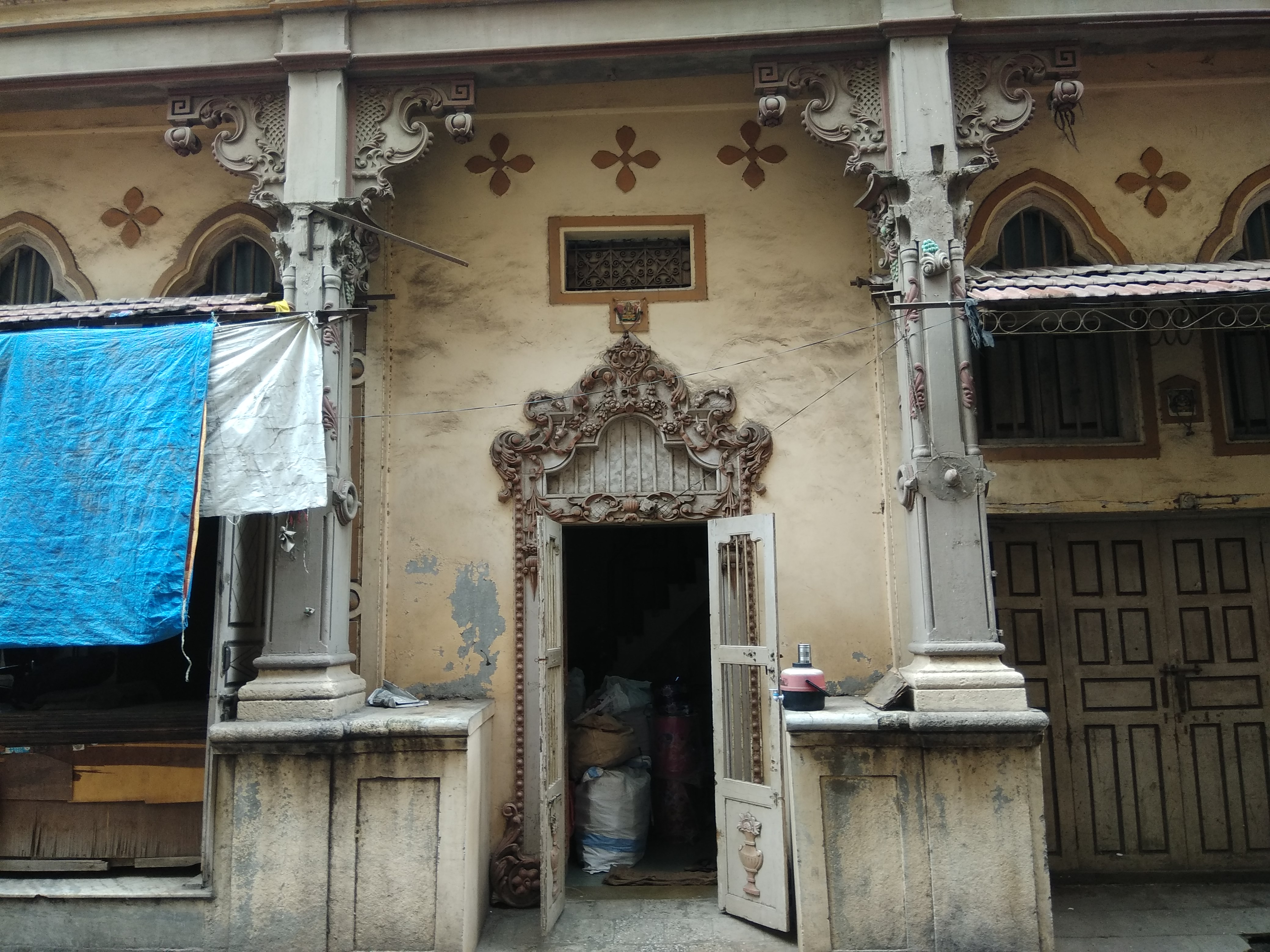 The Architecture of Houses in the Oswal Mohalla, Old Surat | Sahapedia