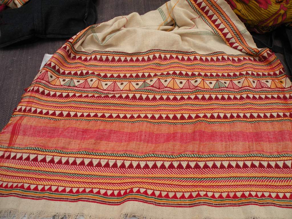 Kapdagondas: Embroidery and Work | Sahapedia
