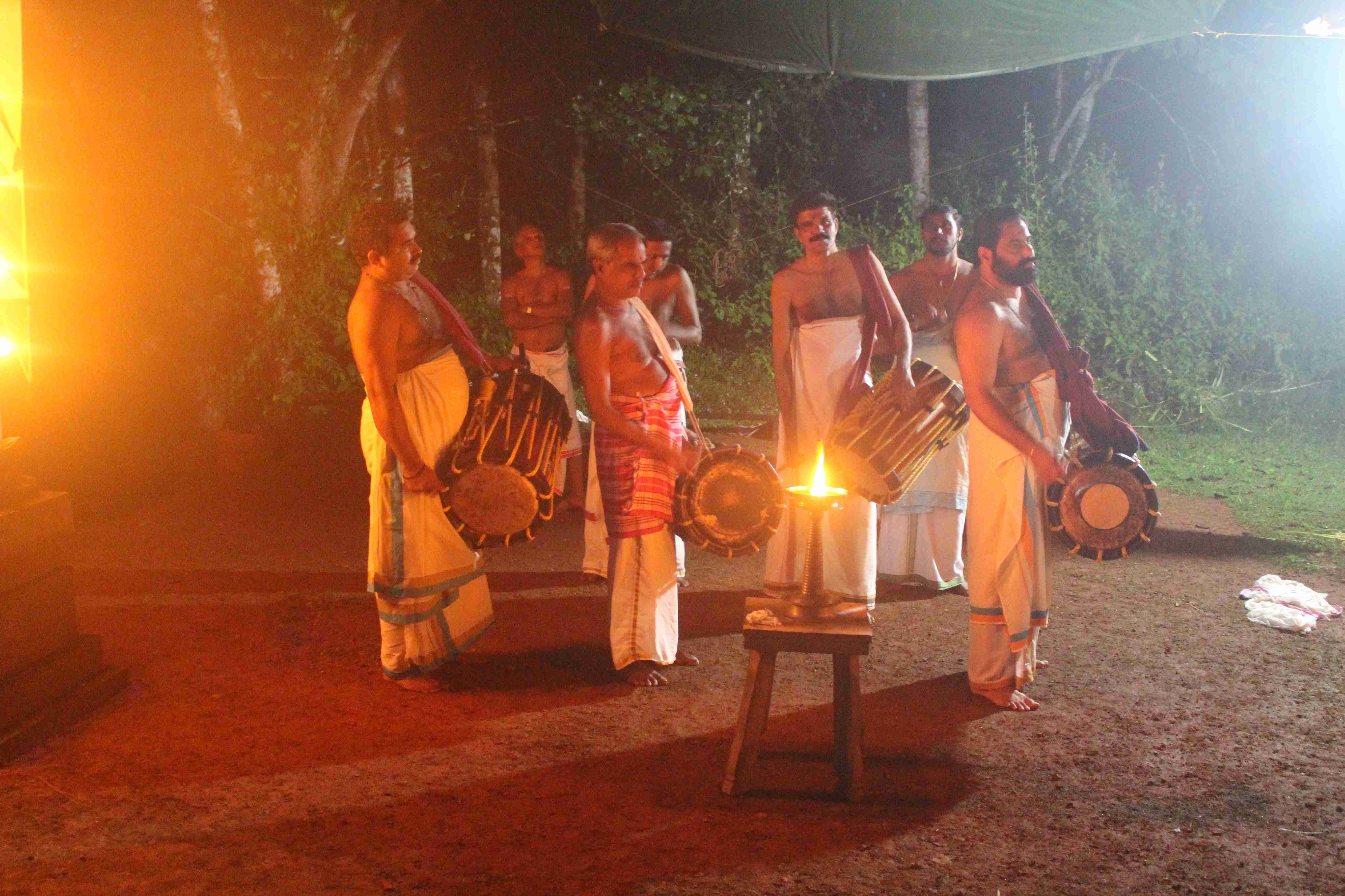 Kalamezhuthu Pattu: Rituals and Performance | Sahapedia