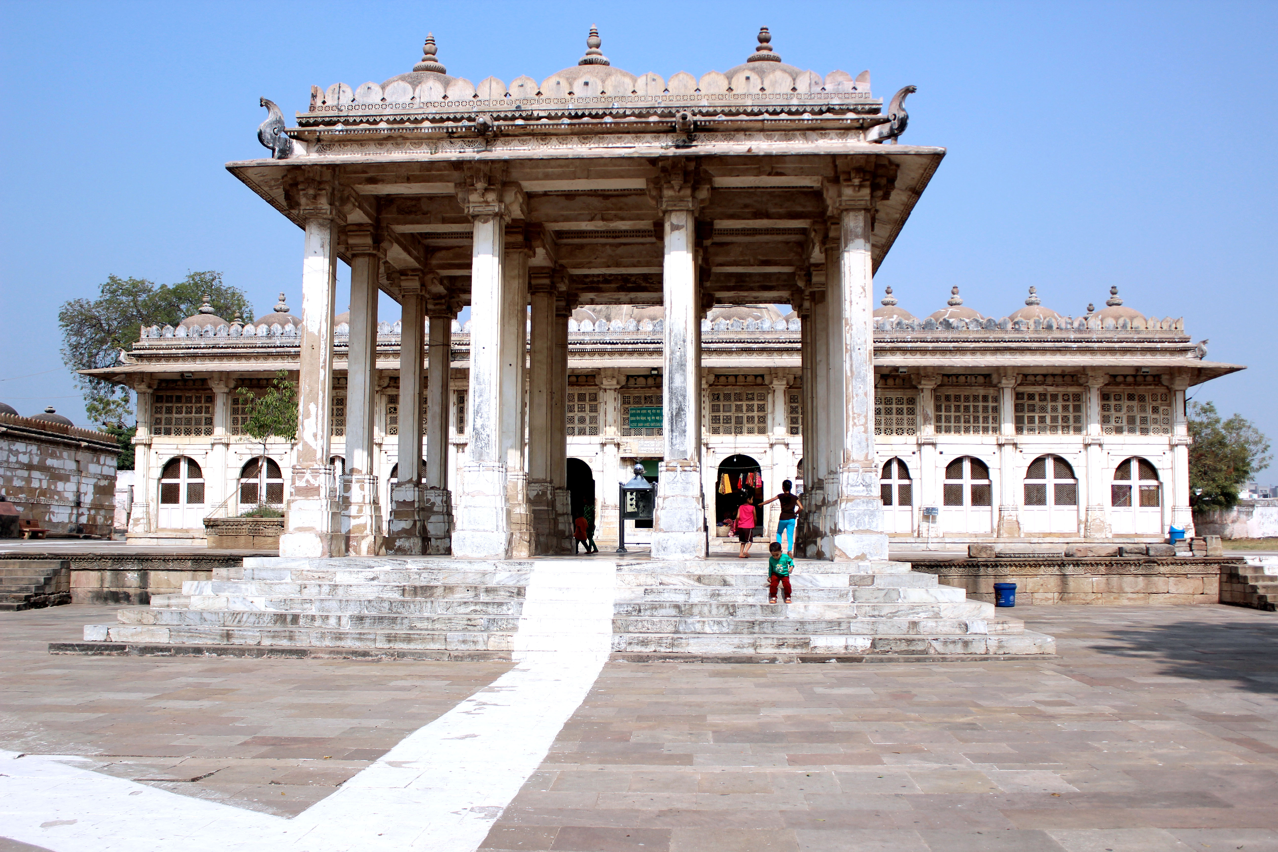 Visual Gallery of the Sarkhej Roza Complex | Sahapedia