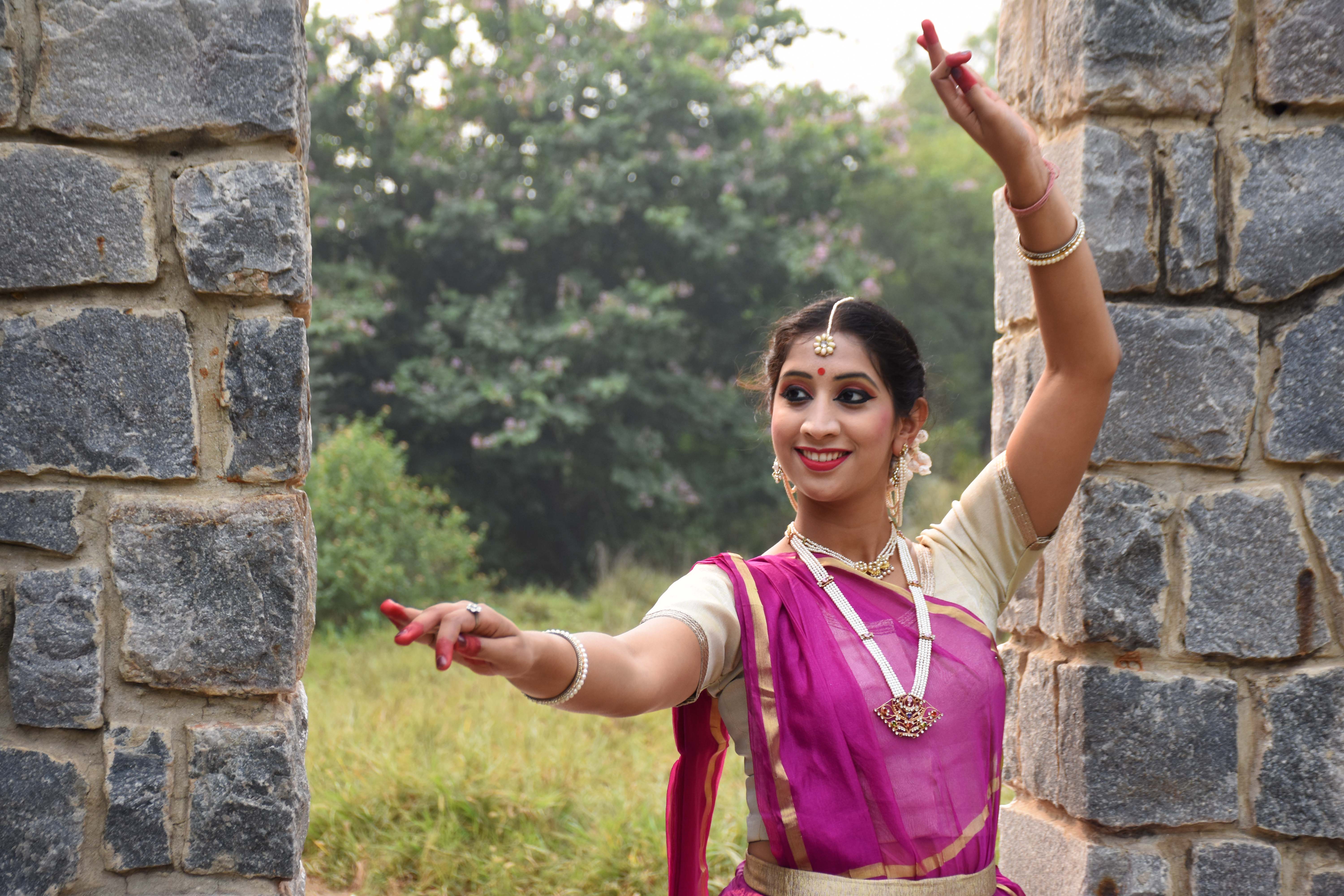 Kathak: Postures, Costumes and Mudras | Sahapedia