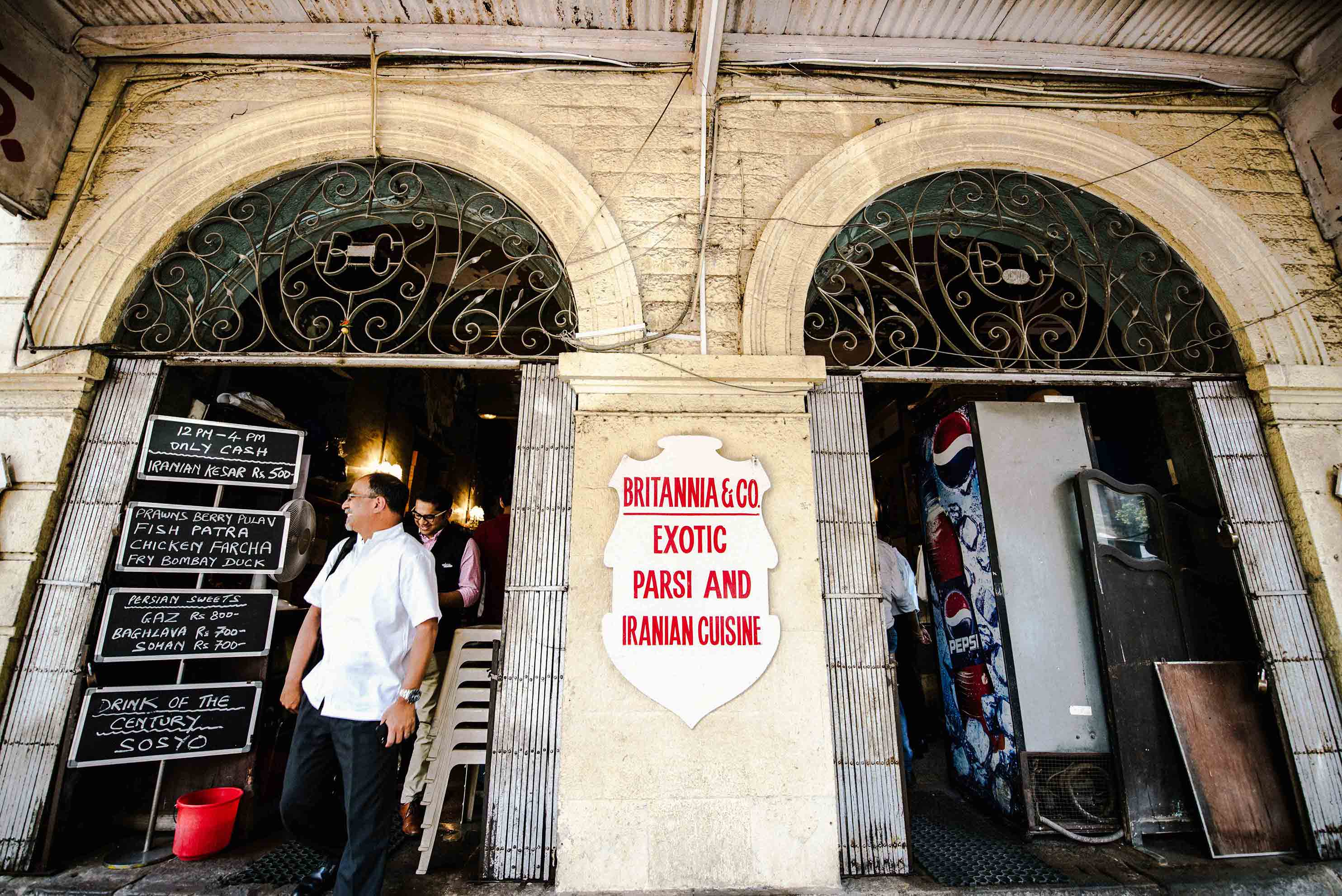 Maska Bun and Migration: Irani Cafes of Bombay | Sahapedia
