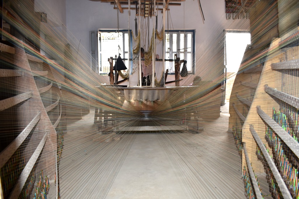 Technique of Velvet Handloom Weaving | Sahapedia