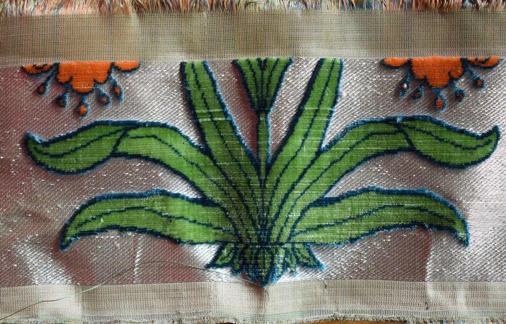 Technique of Velvet Handloom Weaving | Sahapedia