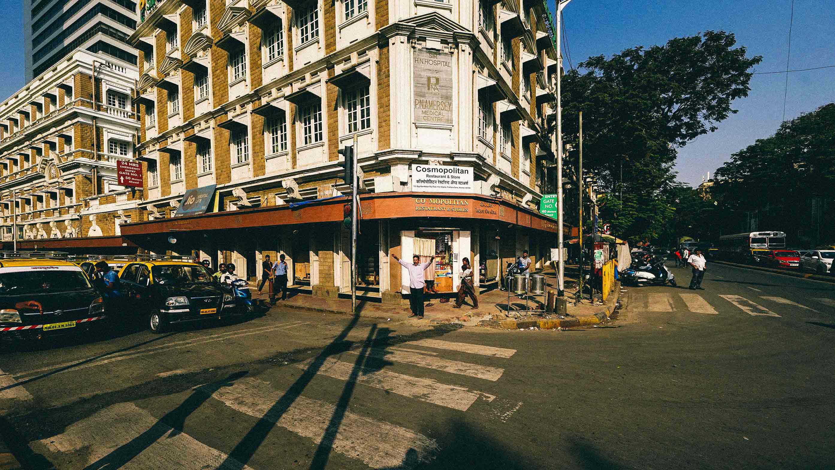 Maska Bun and Migration: Irani Cafes of Bombay | Sahapedia
