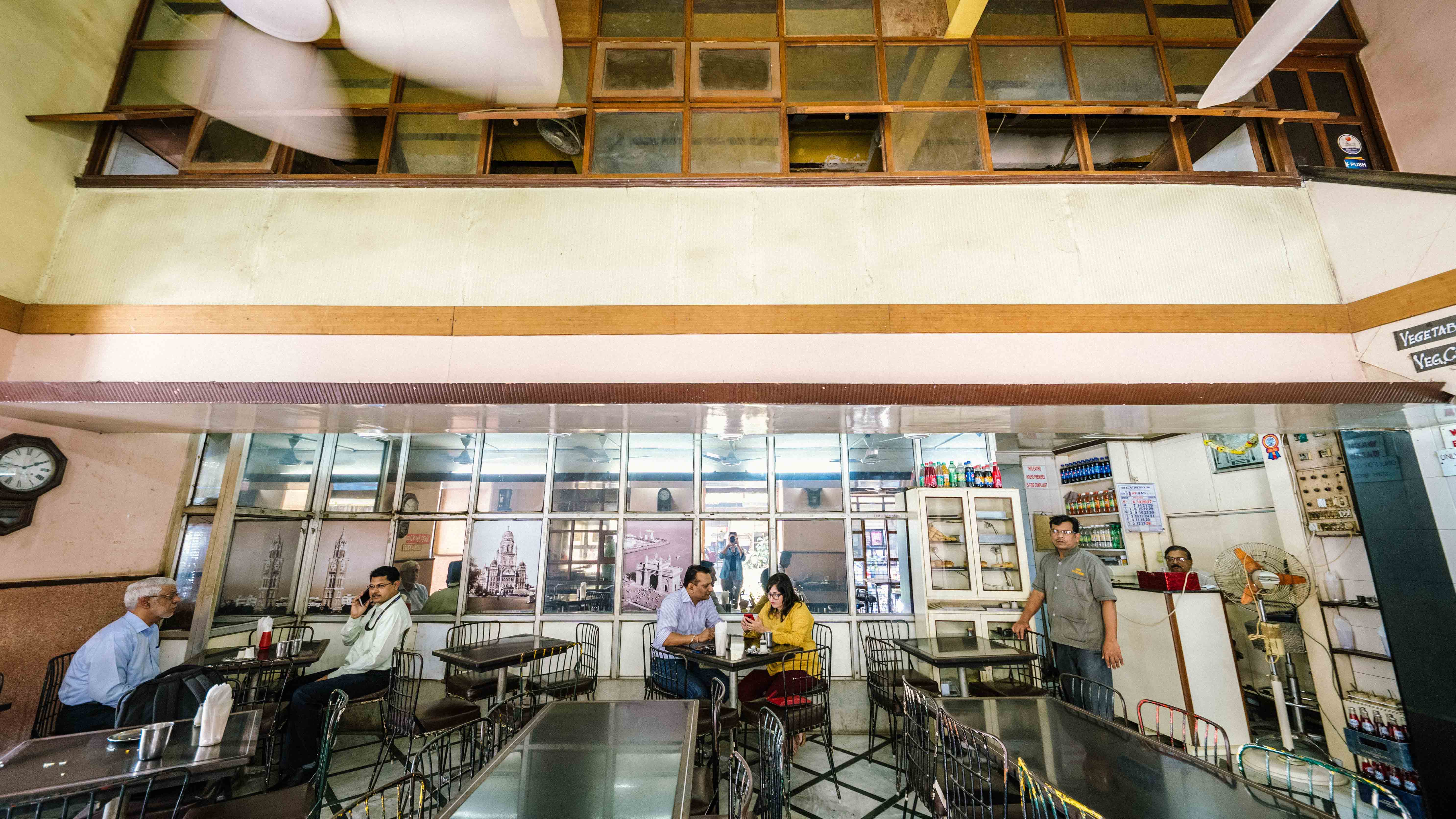 Maska Bun and Migration: Irani Cafes of Bombay | Sahapedia