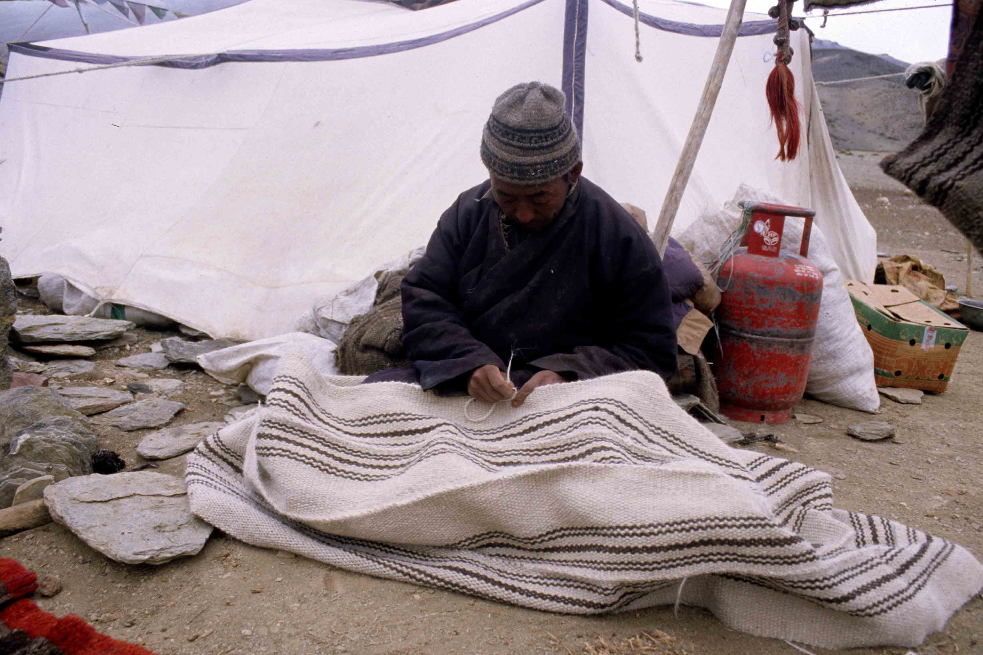 Textile Production among the Nomadic Pastoralists of Ladakh | Sahapedia