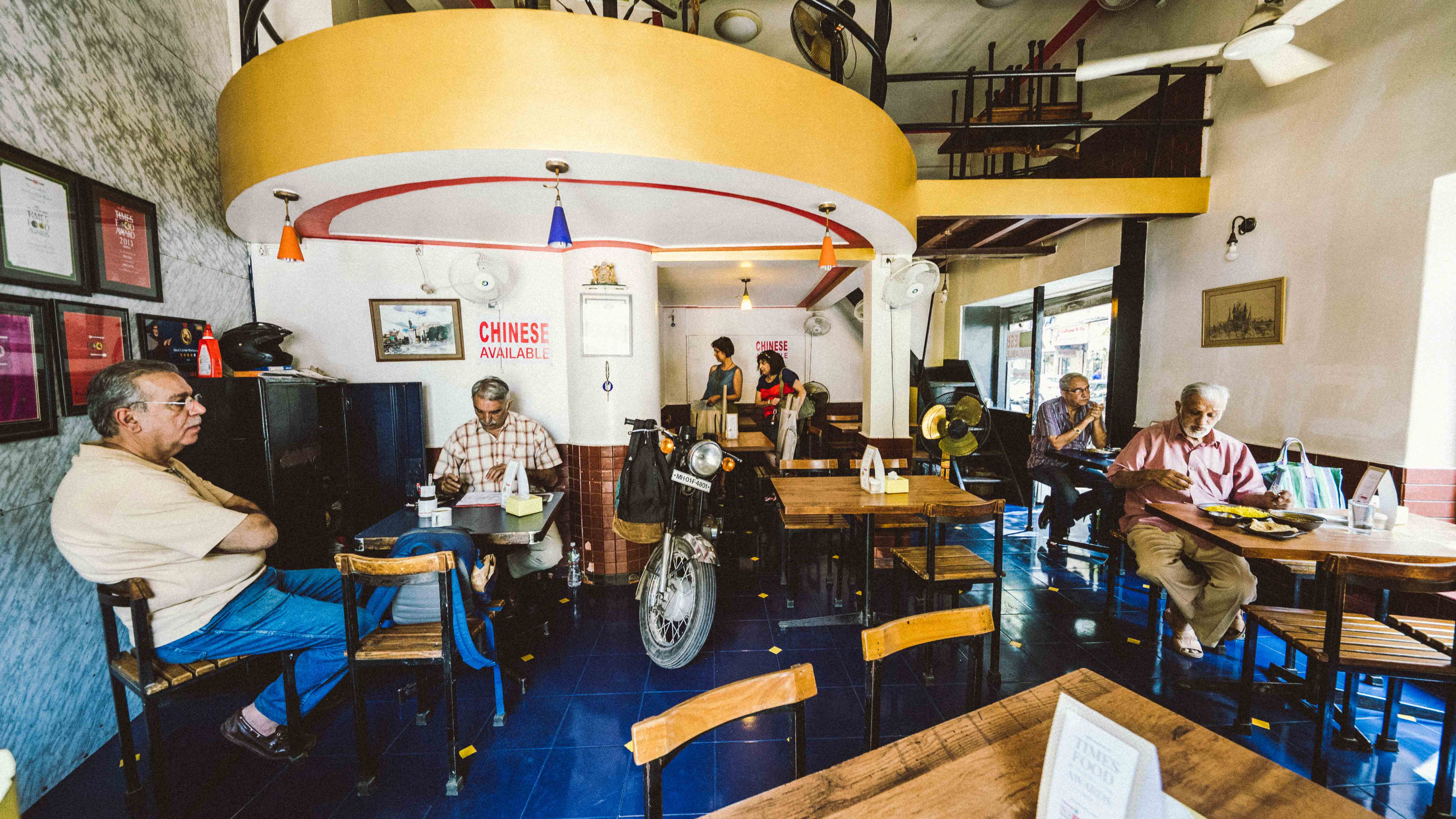 Maska Bun and Migration: Irani Cafes of Bombay | Sahapedia