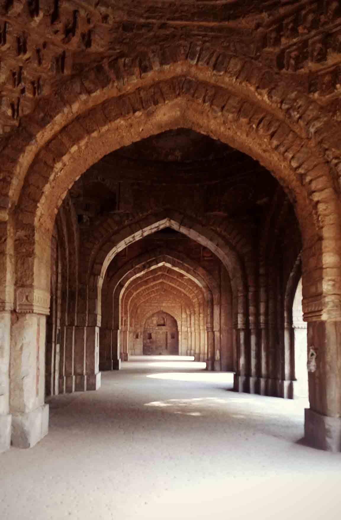 Jamali Kamali Tomb and Mosque | Sahapedia
