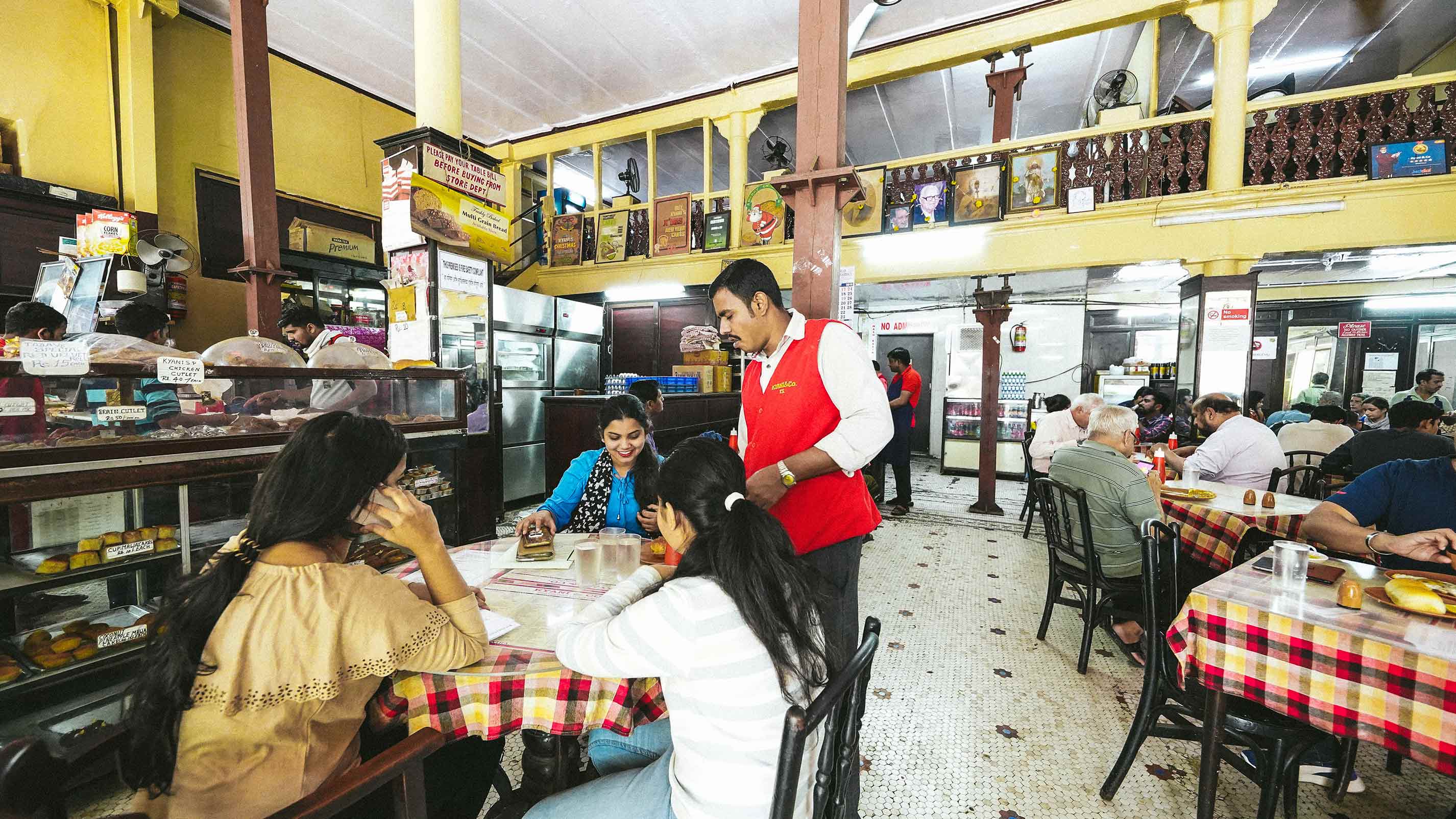 Maska Bun and Migration: Irani Cafes of Bombay | Sahapedia
