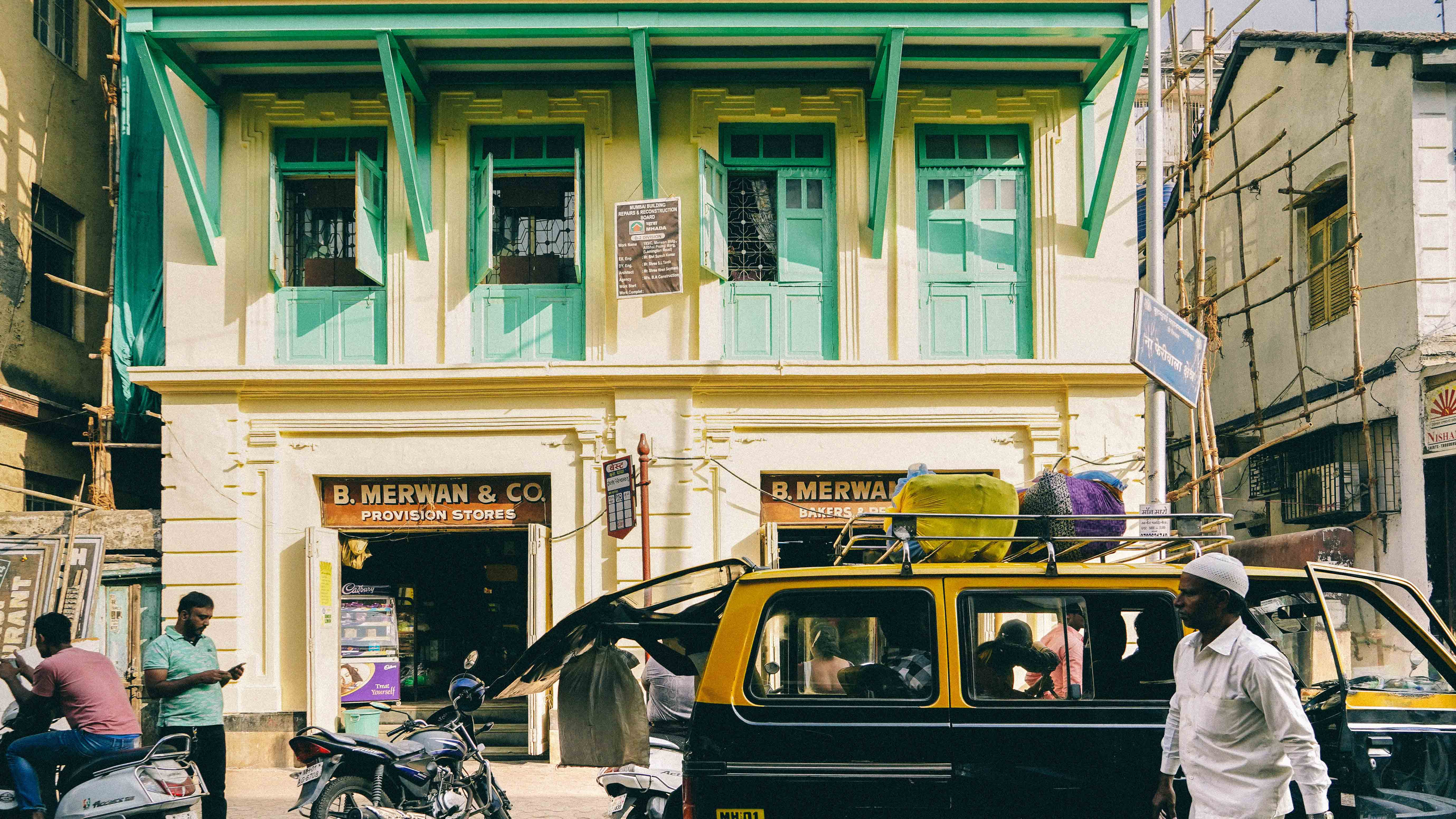 Maska Bun and Migration: Irani Cafes of Bombay | Sahapedia