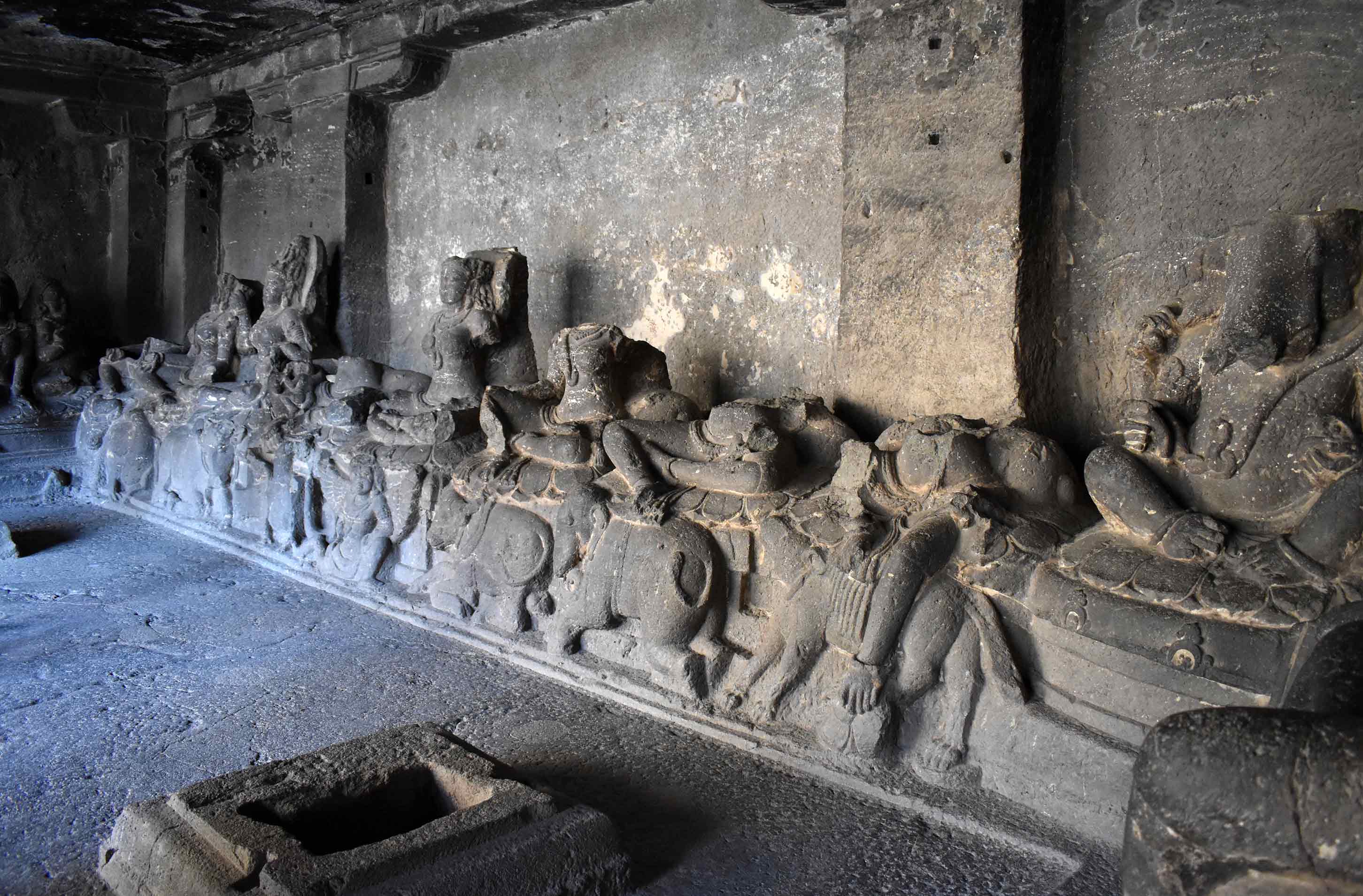 Kailash Temple, Ellora: Architectural Elements and Shiva Sculptures ...