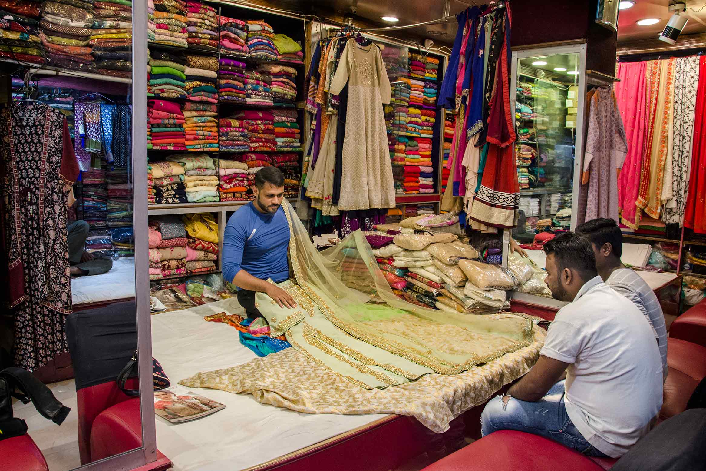 Aari and Zardoziwork: Legacy of Nawabi Lucknow | Sahapedia