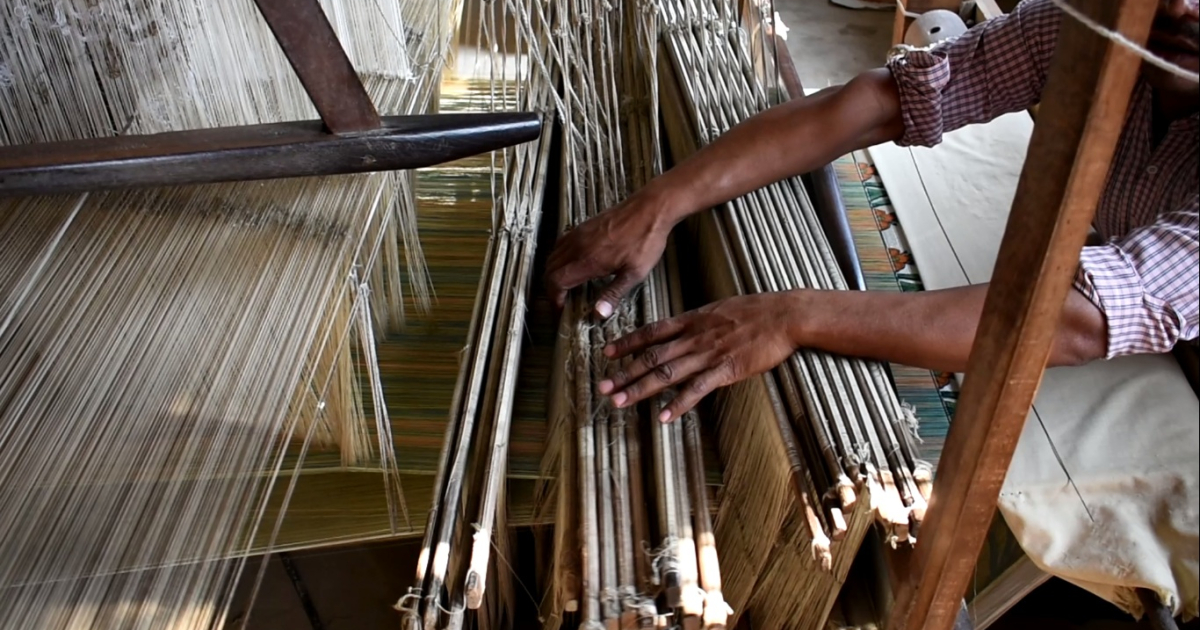 Techniques of Velvet Handloom Weaving | Sahapedia
