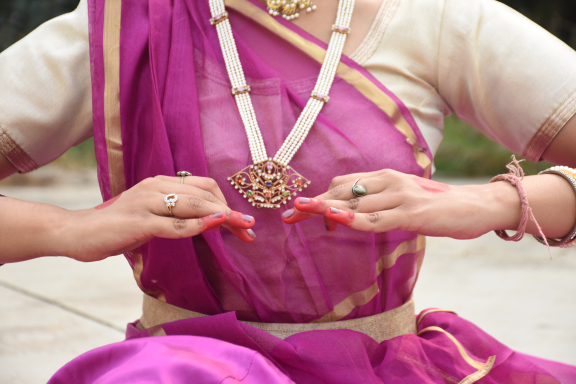 Kathak: Postures, Costumes and Mudras | Sahapedia